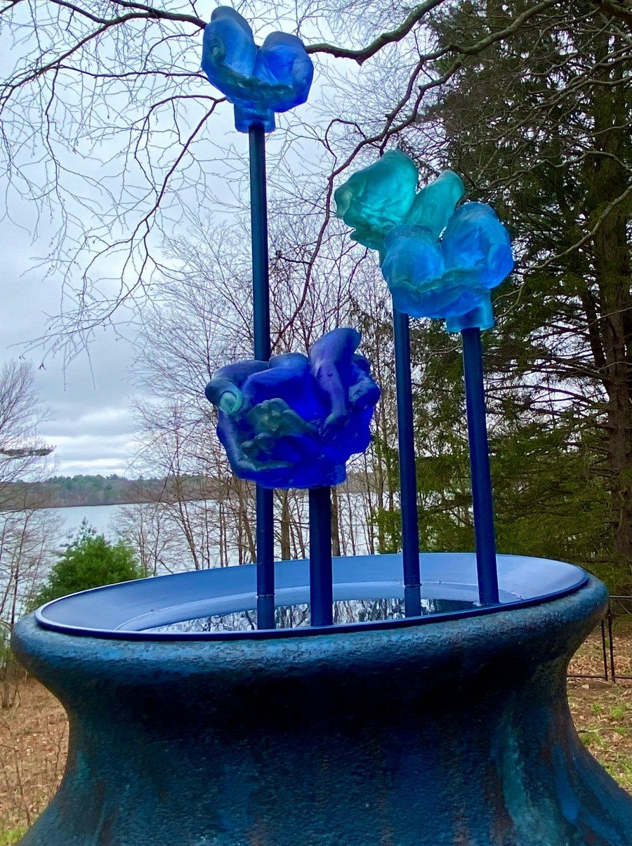 Evelyn Rydz Connects through Hands for “Holding Water” in Nature ...